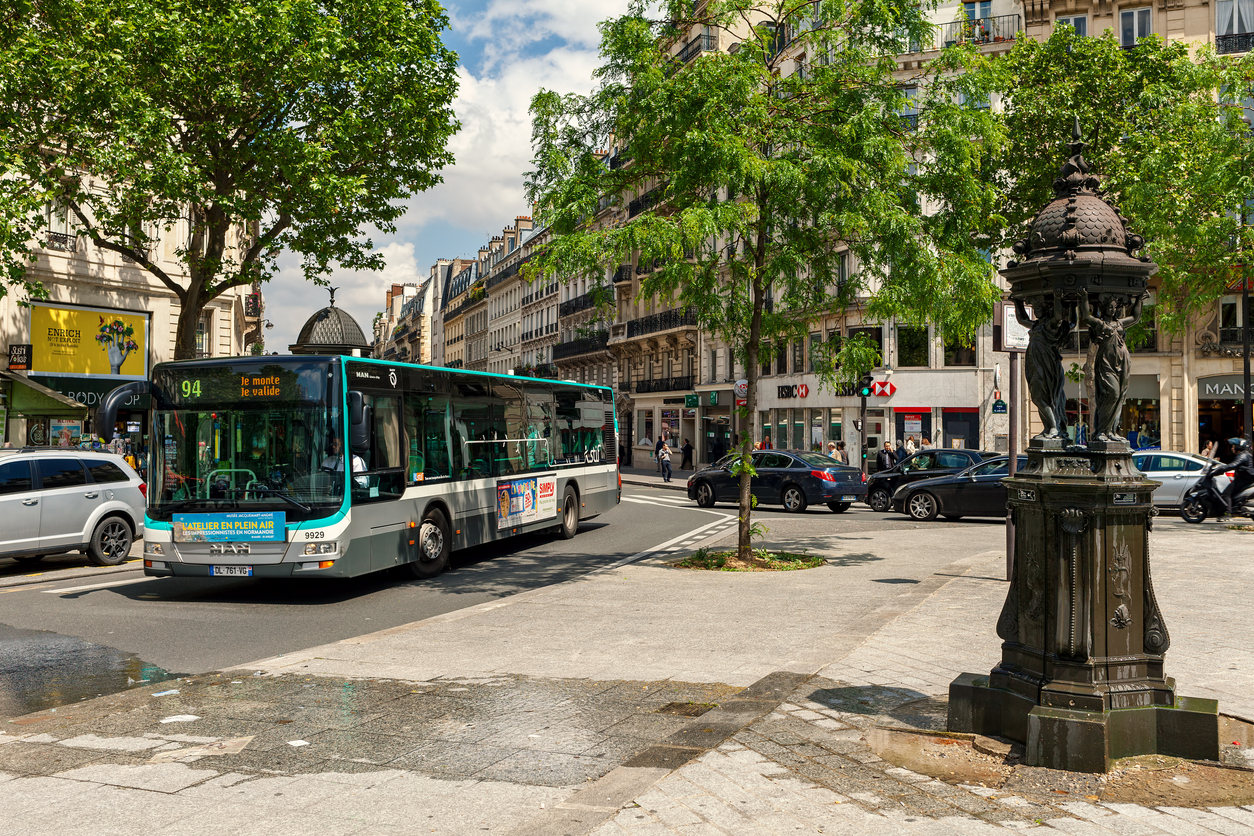 Le métro et le bus à Paris